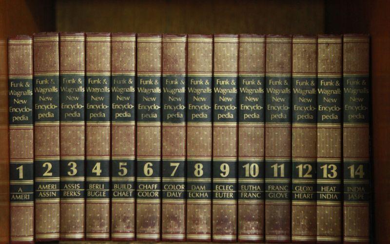 ¿Qué tipo de información contiene una enciclopedia?