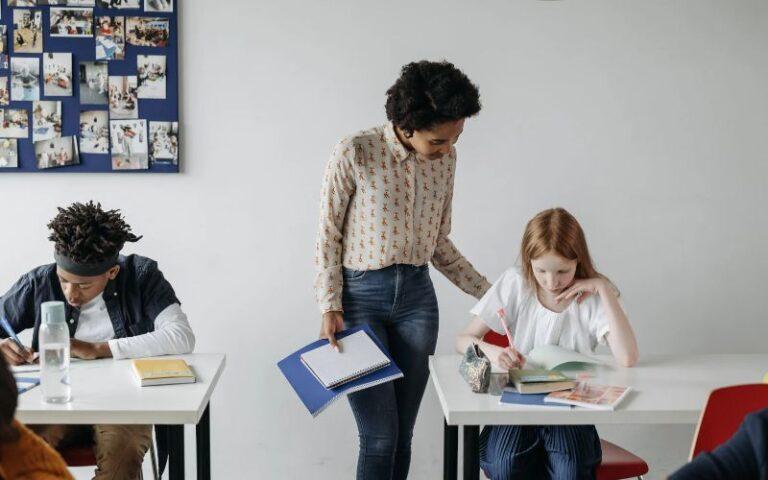 Rol del docente: qué es y ejemplos