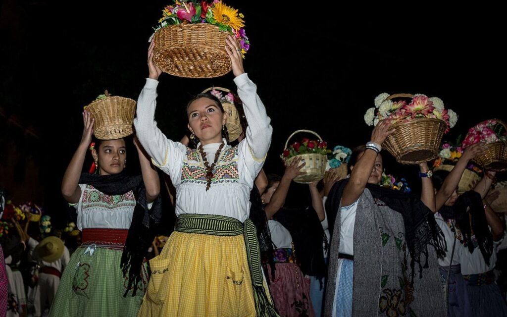 Traje típico de Querétaro en mujeres y hombres