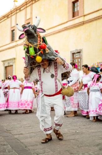 Traje típico de Querétaro en mujeres y hombres