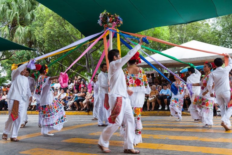 Trajes típicos de Yucatán: descripción y características