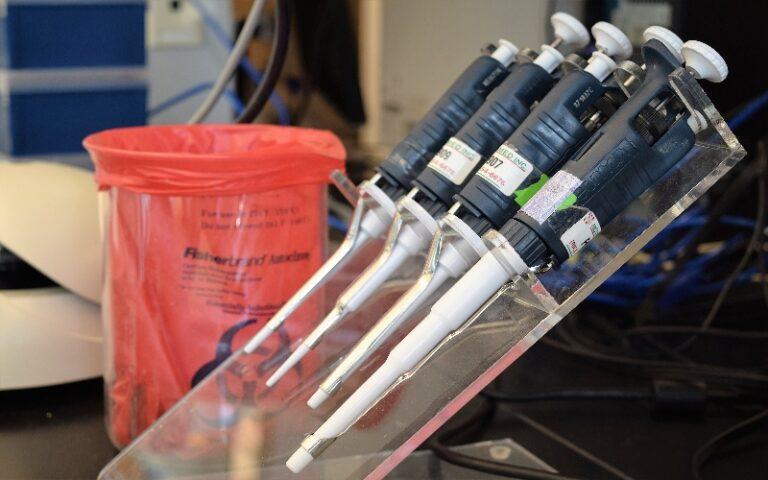 Propipetas de laboratorio: qué son, características, tipos y usos