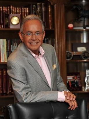 Las 89 mejores frases de Miguel Ángel Cornejo