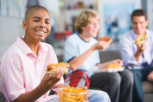 11 consecuencias de la comida chatarra para la salud