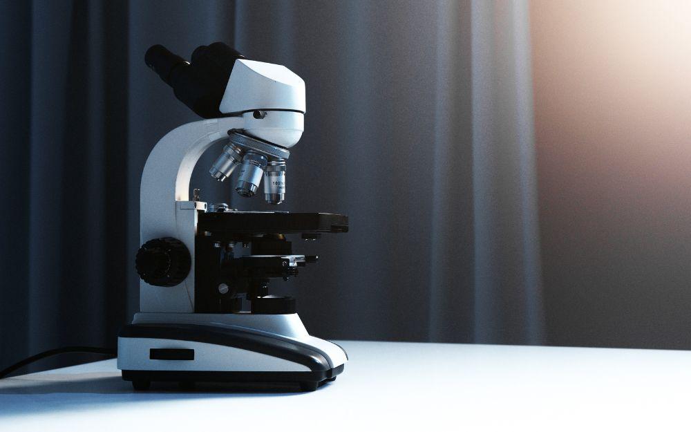 Microscopio de campo claro: qué es, características, partes, usos, ventajas