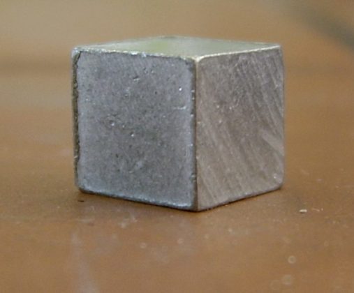 Aluminio: qué es, historia, propiedades, estructura, riesgos, usos