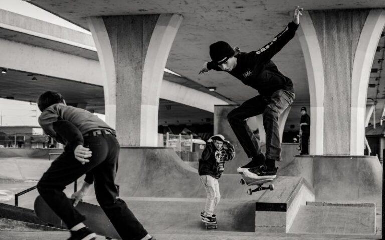 Las 32 tribus urbanas más conocidas y sus características