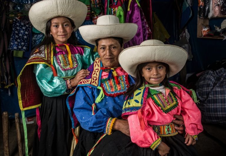 Las 13 Etnias del Ecuador con Mayor Población